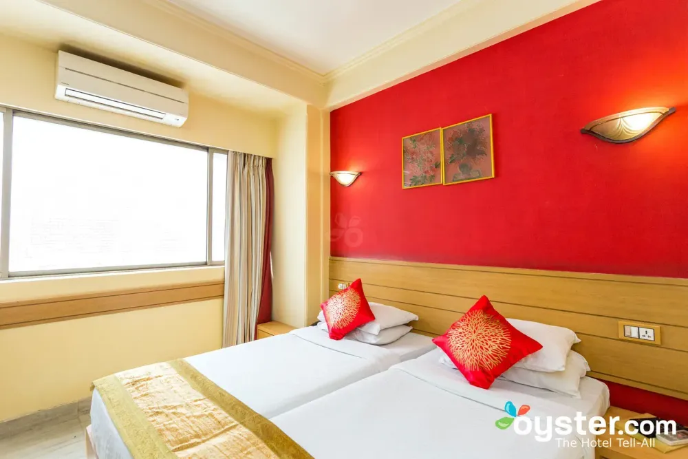 Midland Hotel Review: What To REALLY Expect If You Stay | Oyster.com